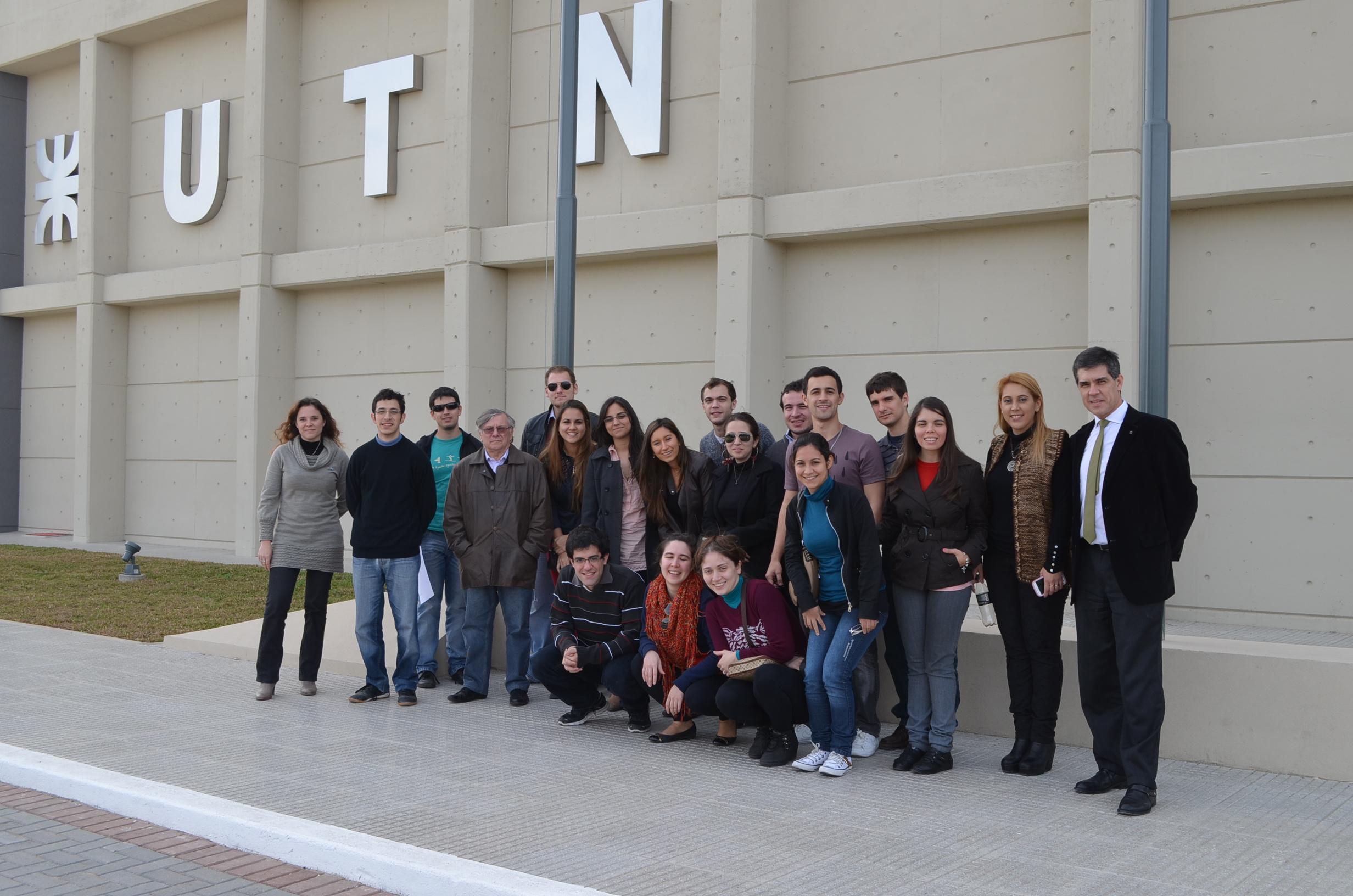 Visita estudiantes de UTN-FRR - Departamento de Ingeniería en Sistemas ...